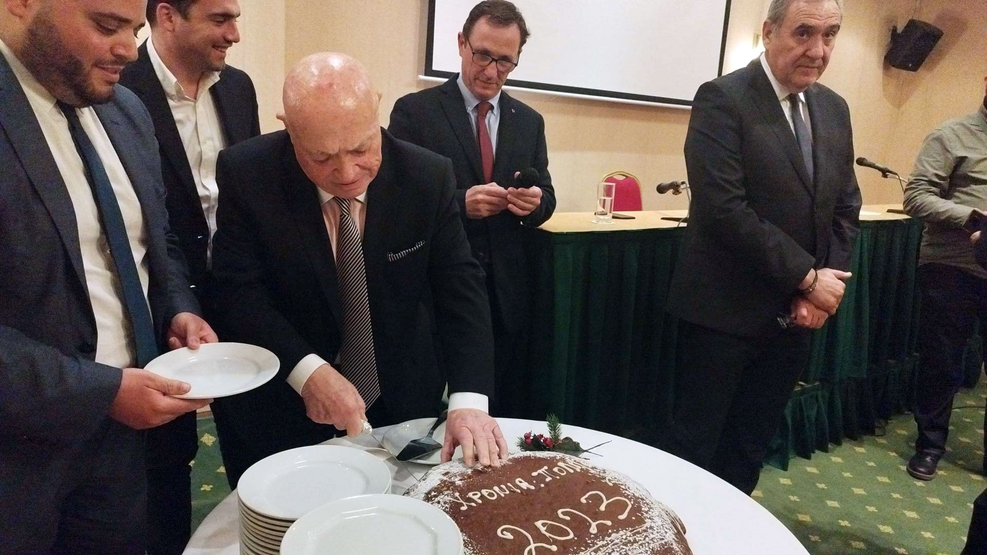Έκοψε την πρωτοχρονιάτικη πίτα της η ΝΕΑ ΔΗΜΟΚΡΑΤΙΑ Ζακύνθου- φωτορεπορτάζ